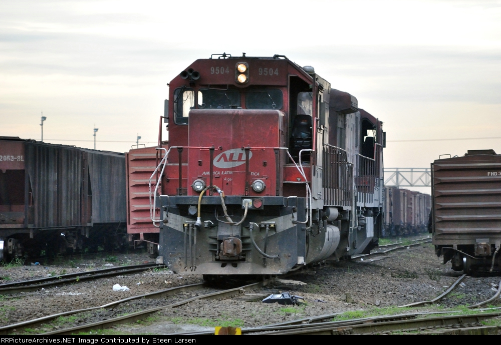 ALL 9504 (SD40T-2; Ex UP 2869) in Curitiba June 2010